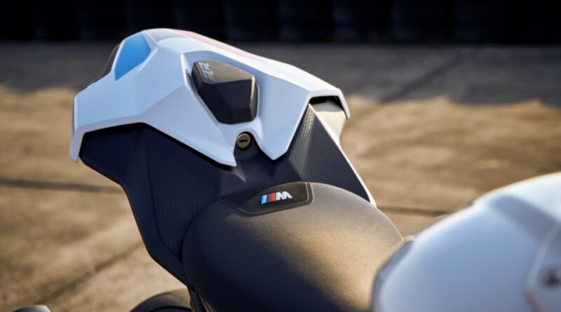 BMW S 1000 RR: la furia alemana estrena alerones y más potencia