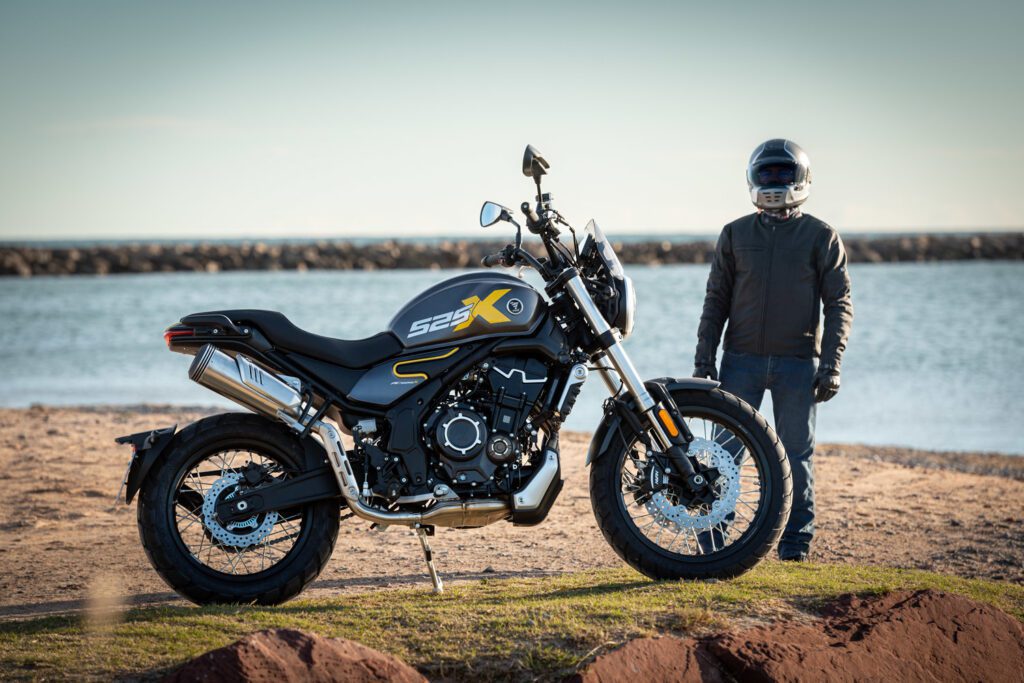 VOGE 525 ACX, Neo Retro Scrambler, todo en una