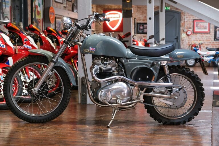 La Metisse McQueen Desert Racer reproduce una perla | Motodinamia