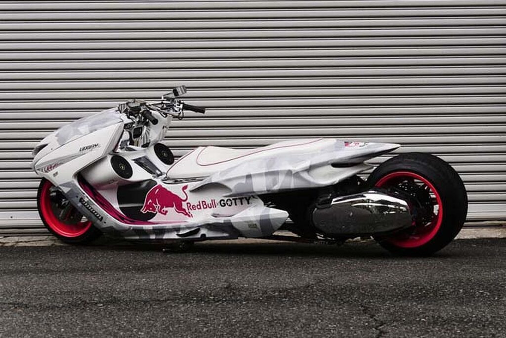 Gotty Red Bull, el Scooter "salchicha"